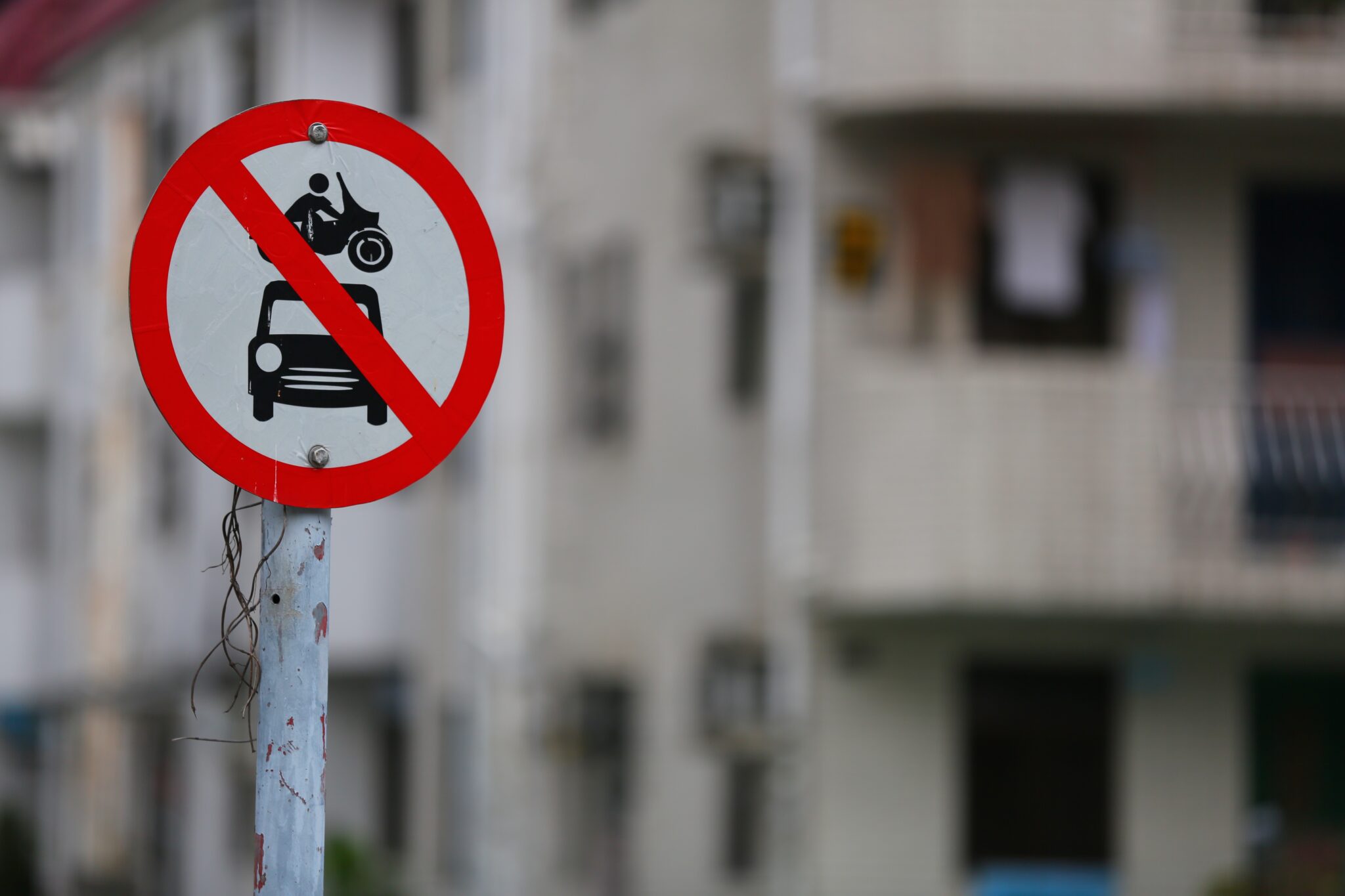 What Does the No Motor Vehicle Allowed Sign Mean in the UK?